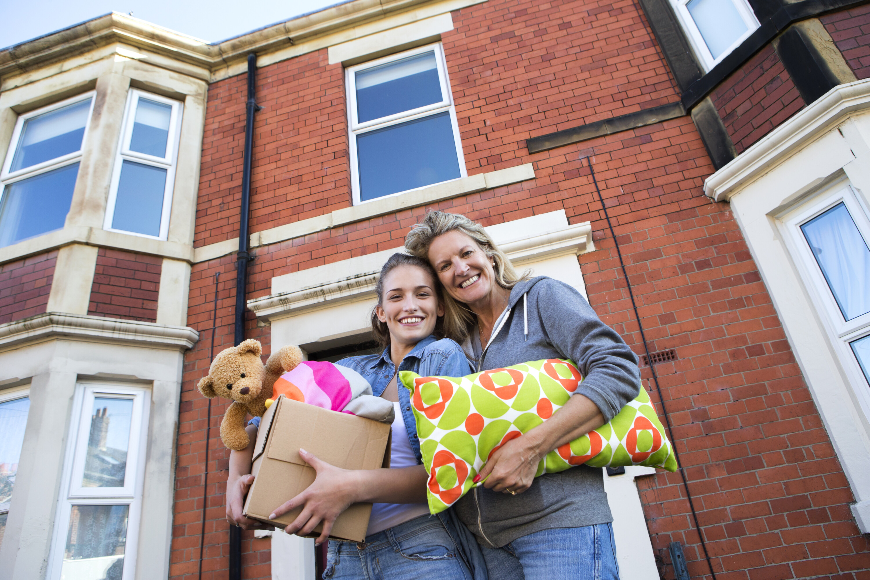 Share children's clothes with Olio